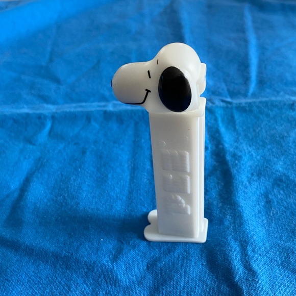 PEZ | Toys | Vintage Snoopy Pez Dispenser White Stem Footed | Poshmark